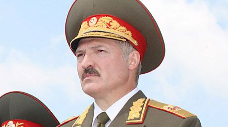 Satira: Lukašenko zvedl armádu a Litva zavřela letiště. Evropu děsí už ...